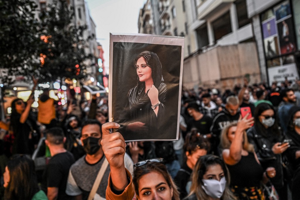 Manifestaciones En Irán Tras La Muerte Bajo Custodia Policial De La