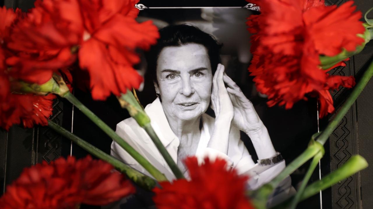 El último adiós a la actriz turca, Fatma Girik | TRT Español